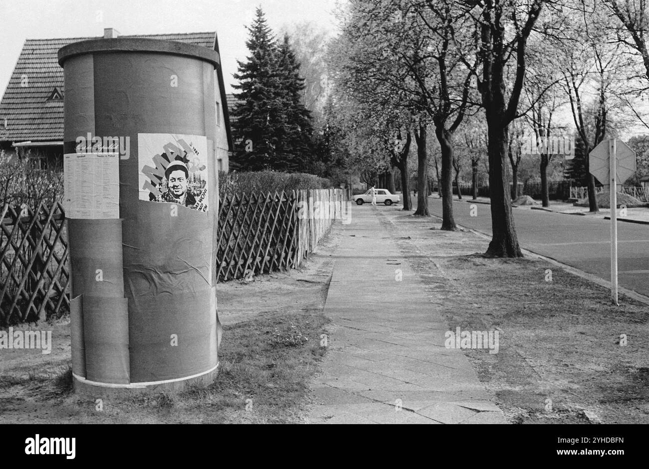 Outside lives Black and White Stock Photos & Images - Alamy