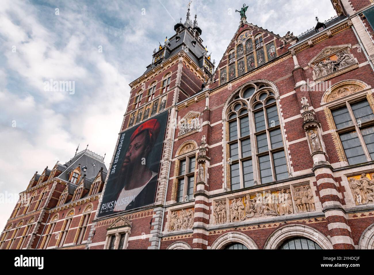 Amsterdam, NL - OCT 11, 2021: Exterior view of Rijksmuseum or the Dutch ...