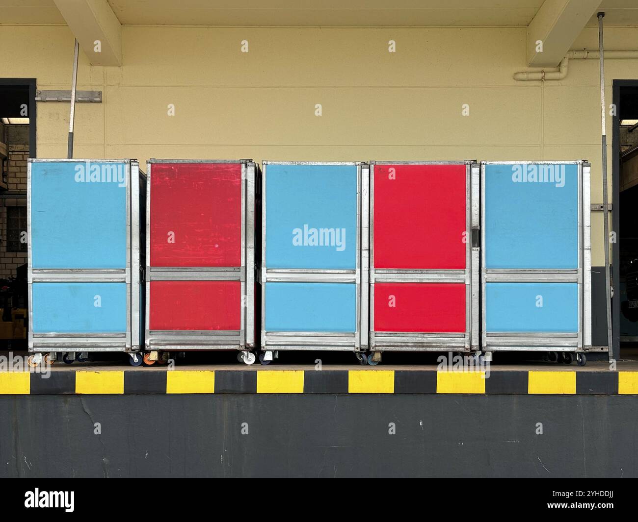 Coloured containers hi-res stock photography and images - Alamy