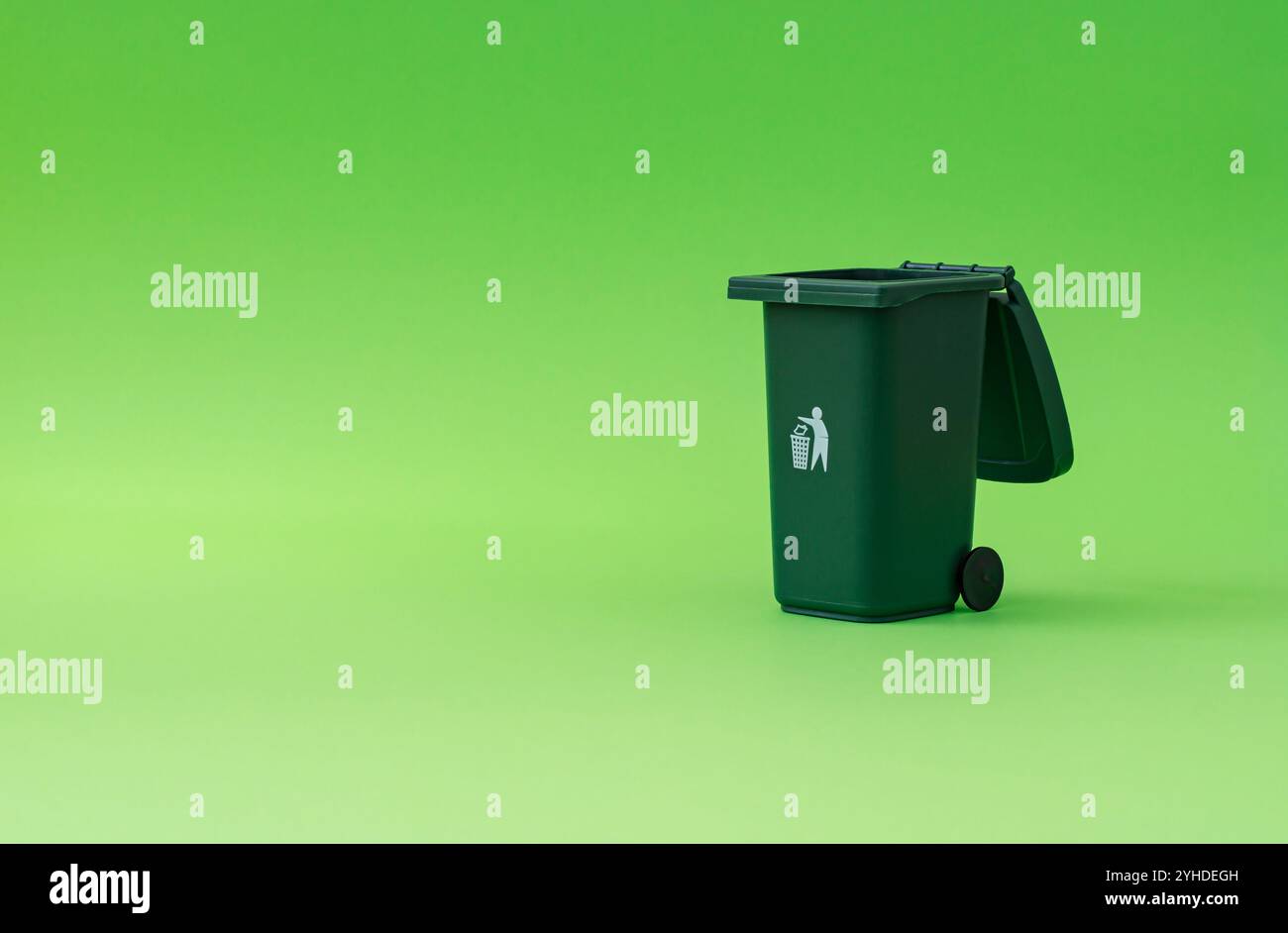 Trash bin art hi-res stock photography and images - Alamy