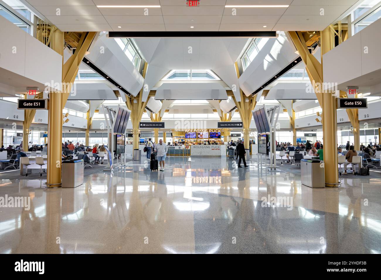 Reagan National Airport Terminal Interior Washington DC // WASHINGTON ...