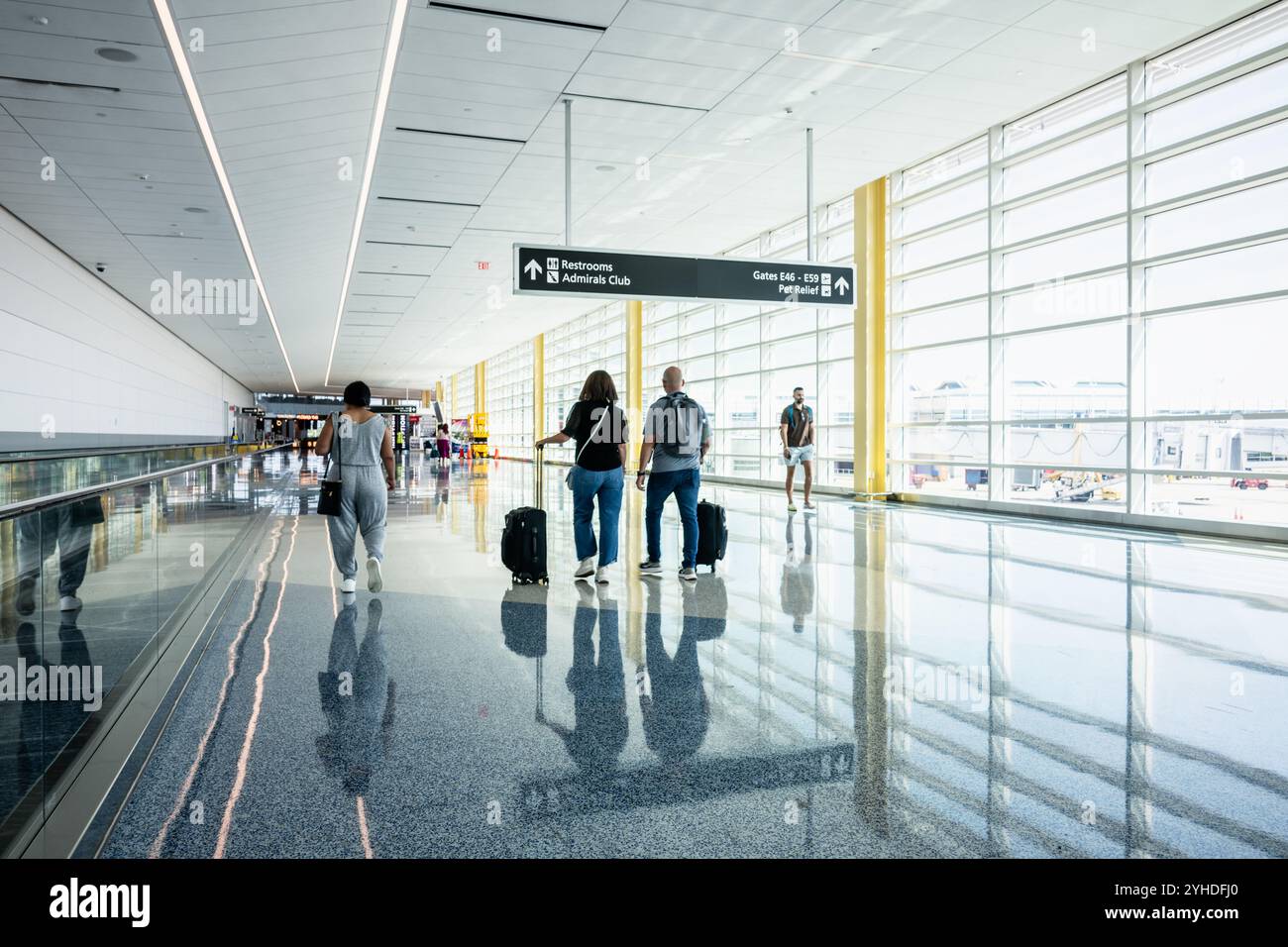 Reagan national airport new terminal hi-res stock photography and ...