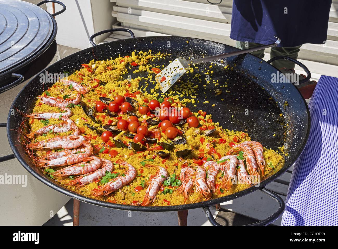Large frying pan with rice and seafood in a street cafe Stock Photo - Alamy