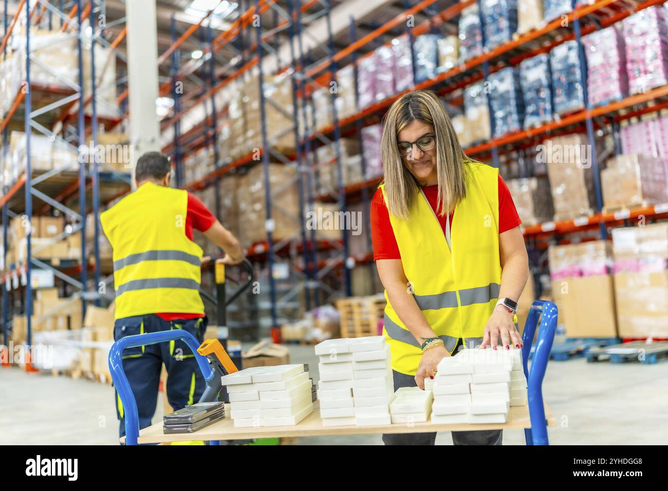 Young female warehouse workers hi-res stock photography and images - Alamy