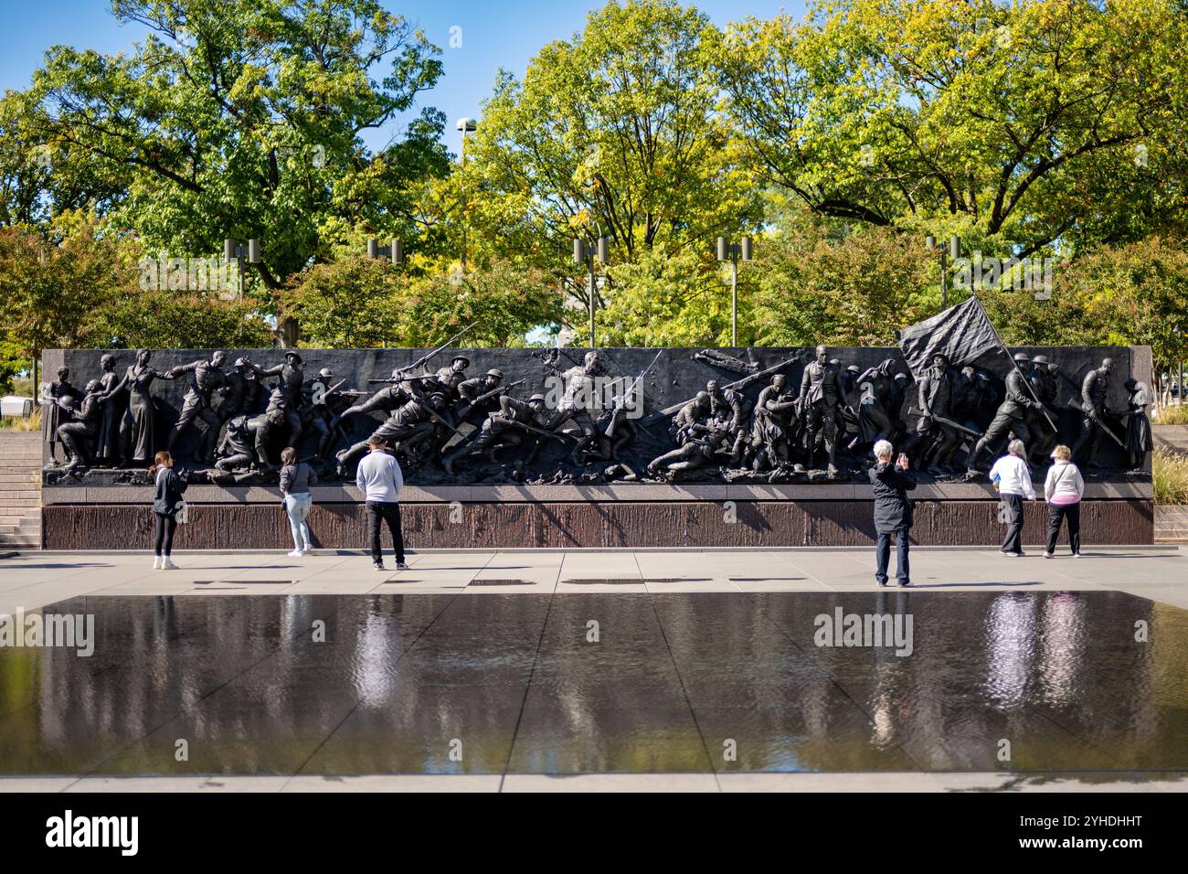 Sabin howard sculpture hi-res stock photography and images - Alamy