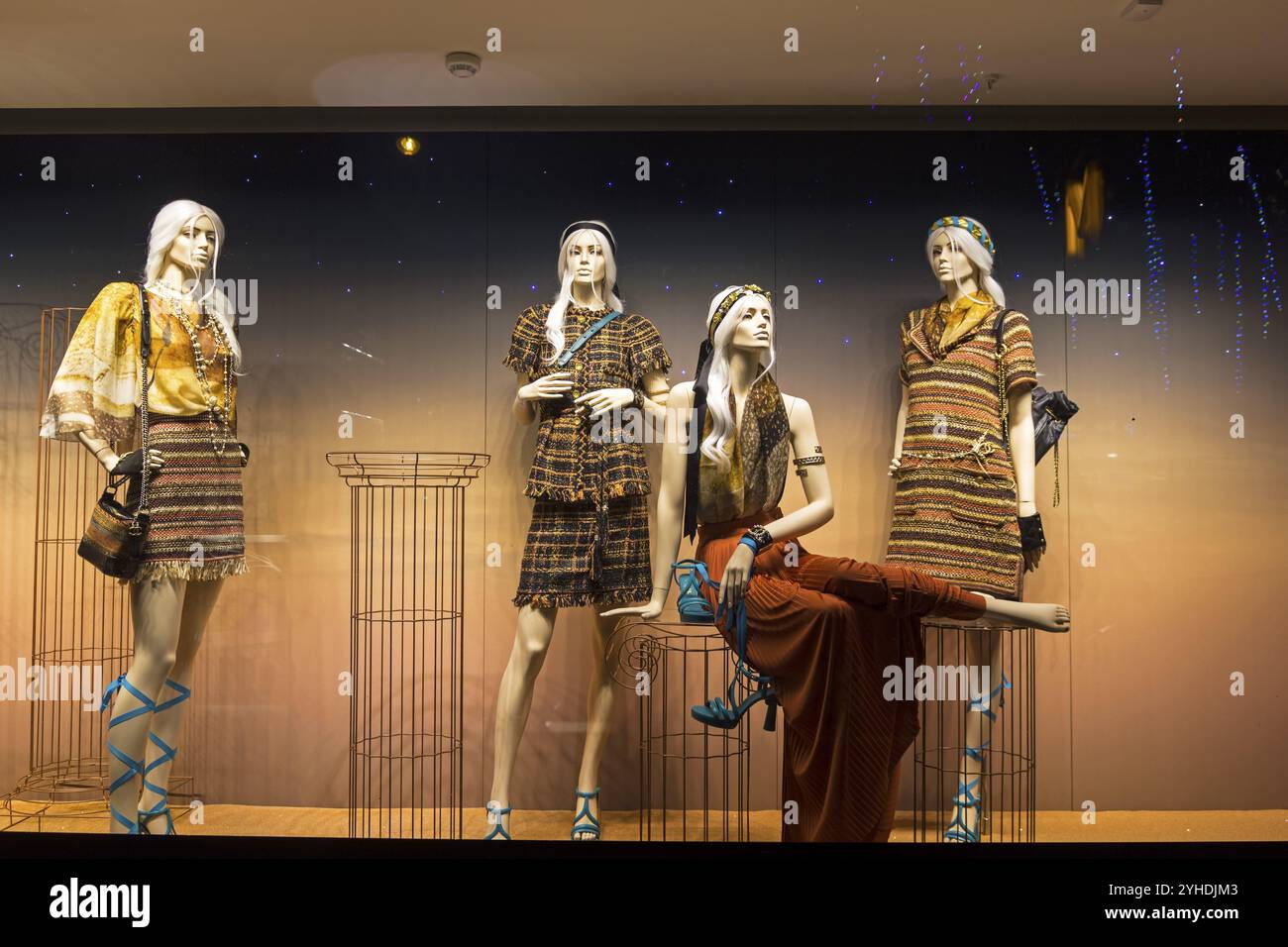 Parisian stores shops hi-res stock photography and images - Alamy
