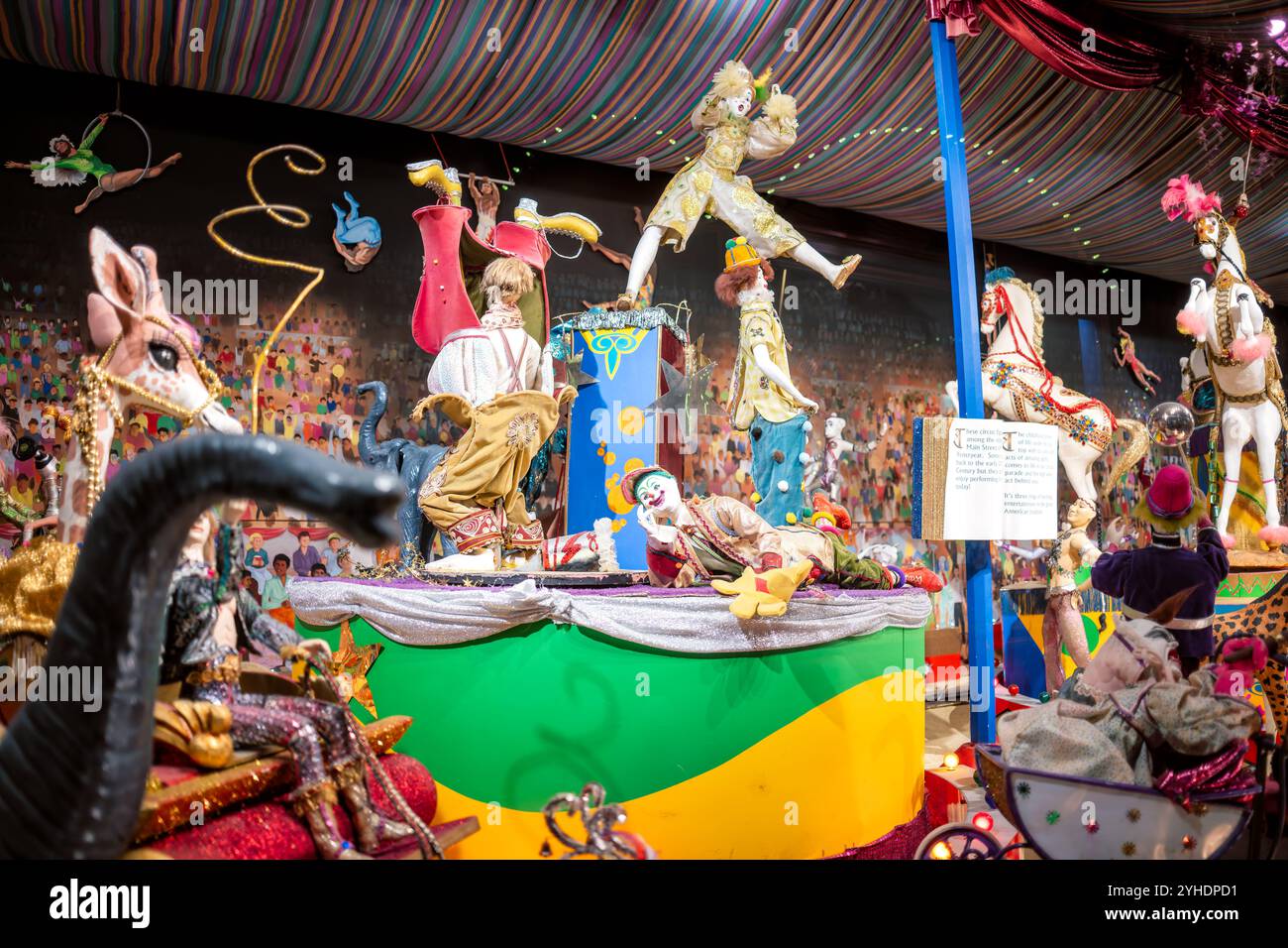 Circus performers hi-res stock photography and images - Alamy