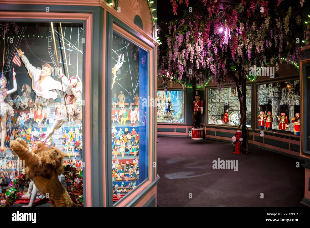 Shenandoah Caverns Main Street Of Yesteryear Window Displays Quicksburg ...