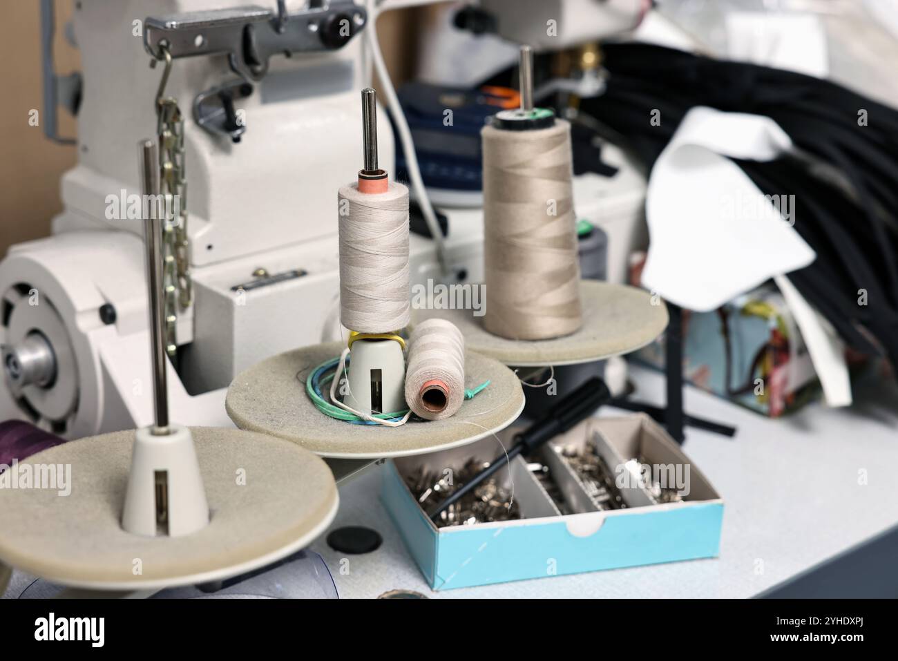 Professional sewing machine spools hi-res stock photography and images ...