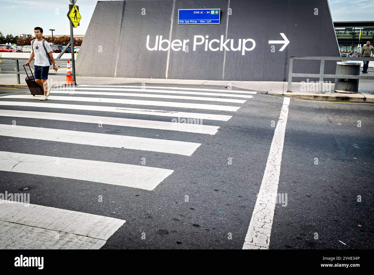 Uber Lyft Rideshare Pickup Dulles Airport Virginia // DULLES, Virginia ...