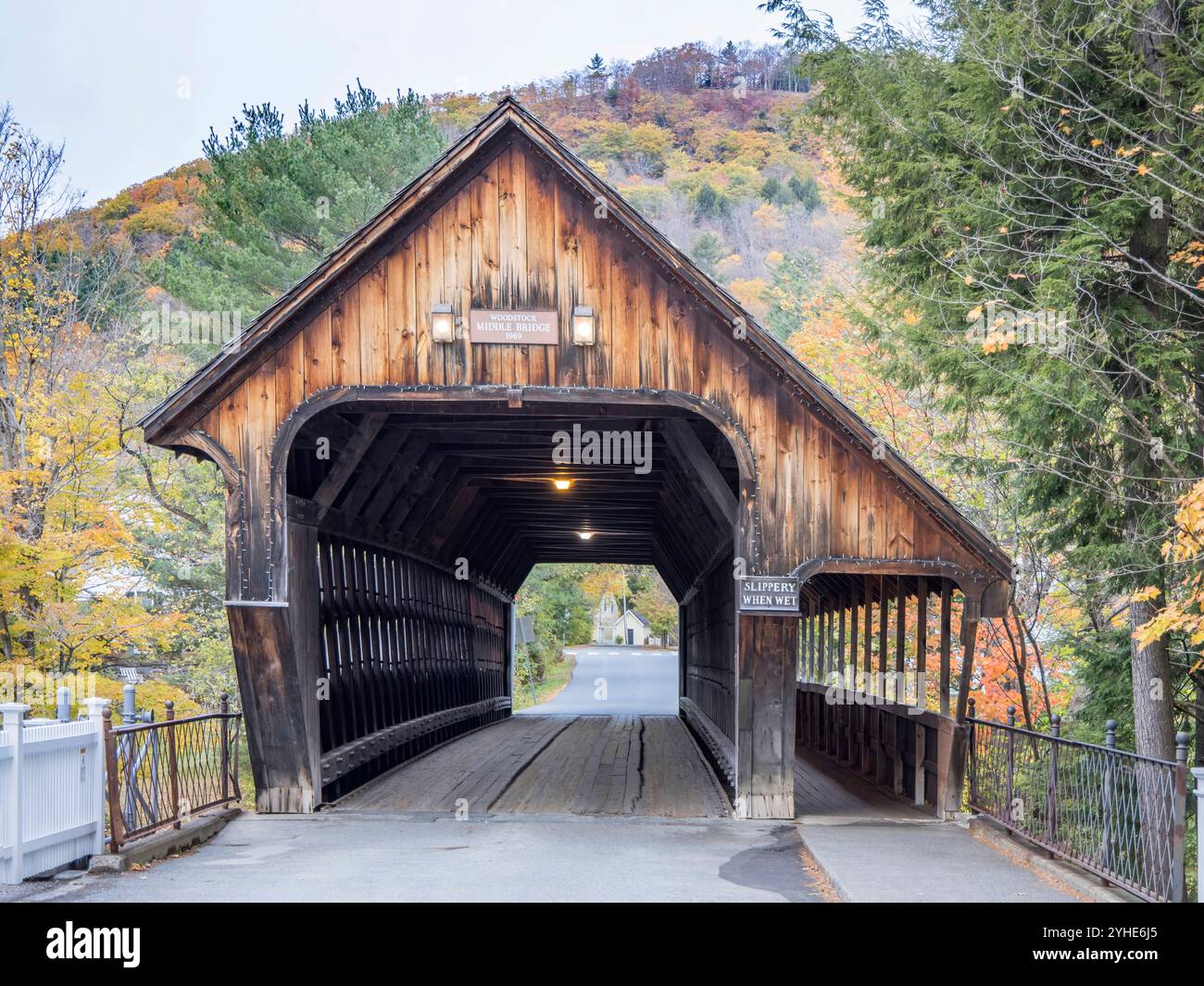 the middle covered bridge in woodstock vermont usa Stock Photo - Alamy