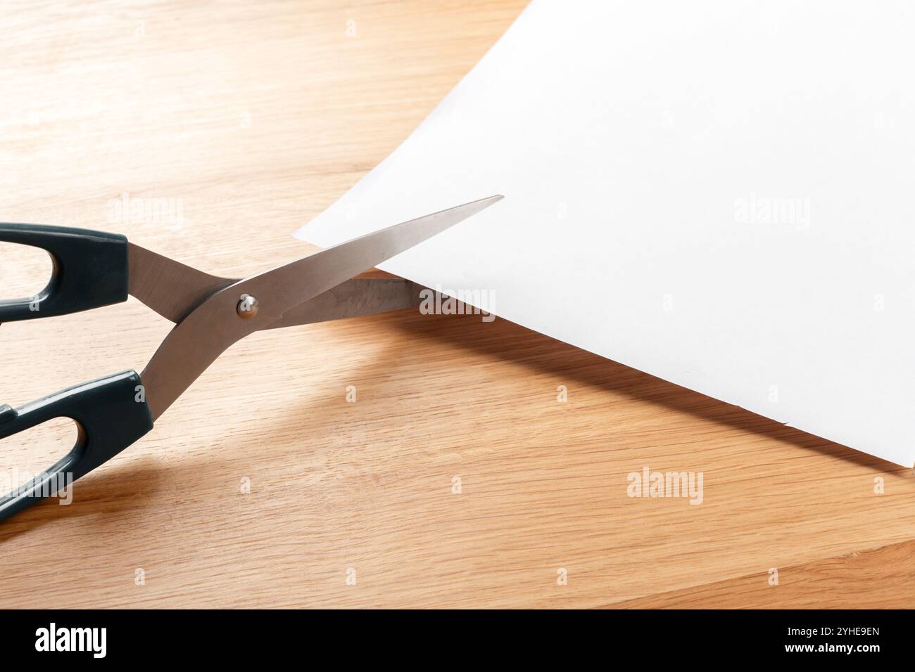 Scissors cutting paper people hi-res stock photography and images - Alamy