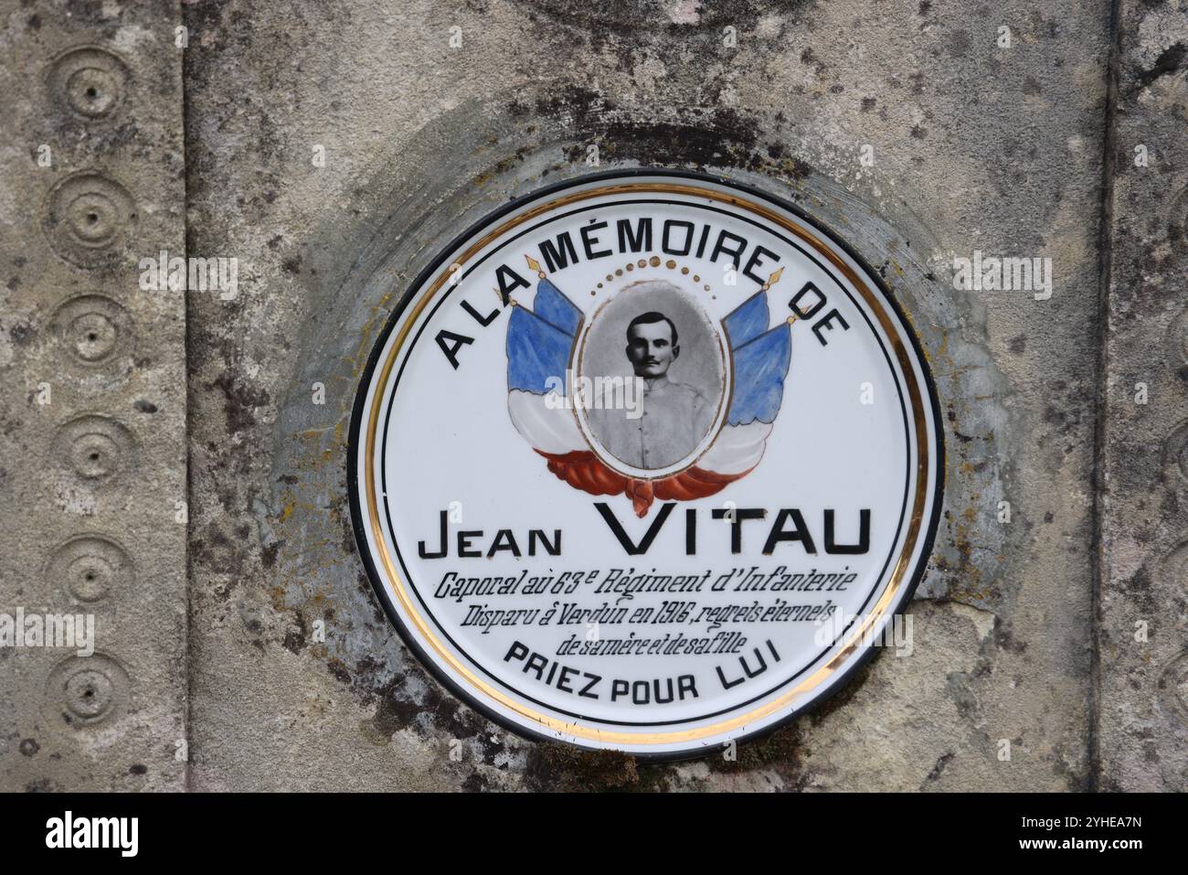 Mortuary plaque on the grave of a French soldier killed during the ...