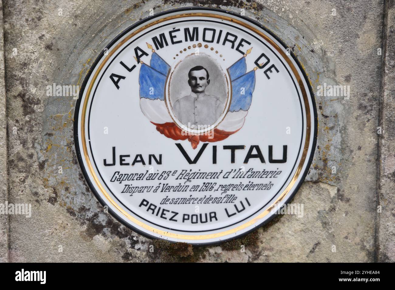 Mortuary plaque on the grave of a French soldier killed during the ...