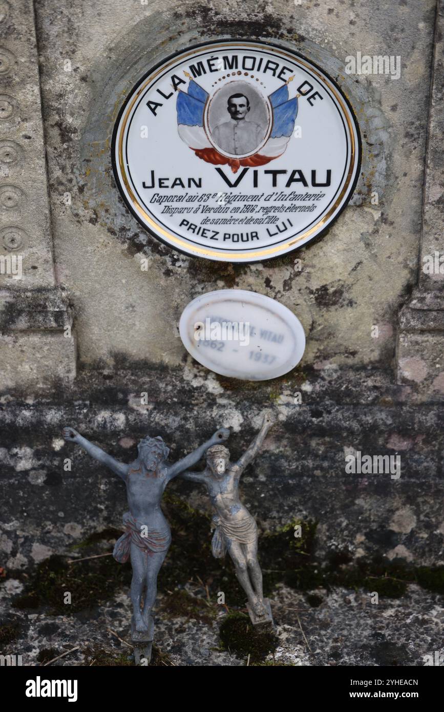 Grave of a french soldier from the first world war hi-res stock ...
