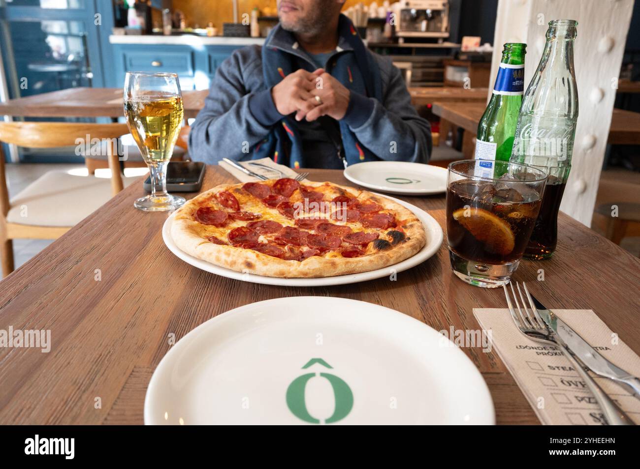 Family restaurant pizza spain hi-res stock photography and images - Alamy