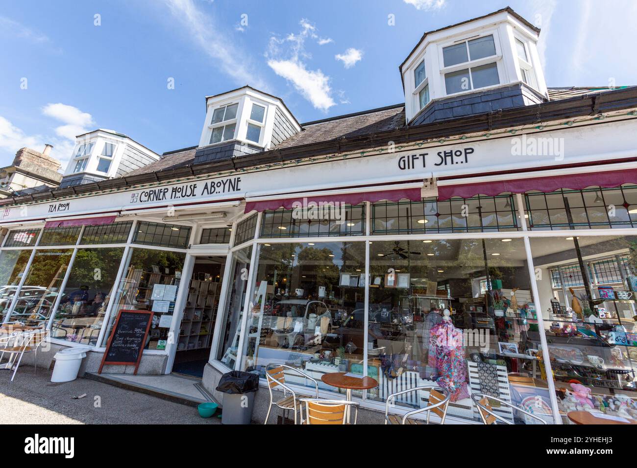 Corner house aboyne hi-res stock photography and images - Alamy