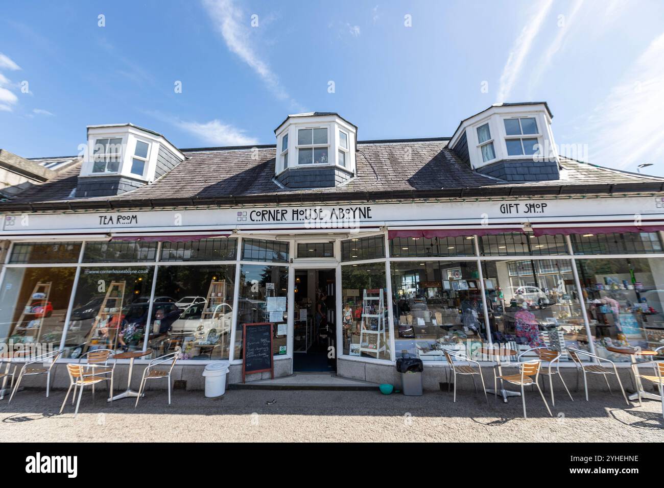 Corner house aboyne hi-res stock photography and images - Alamy