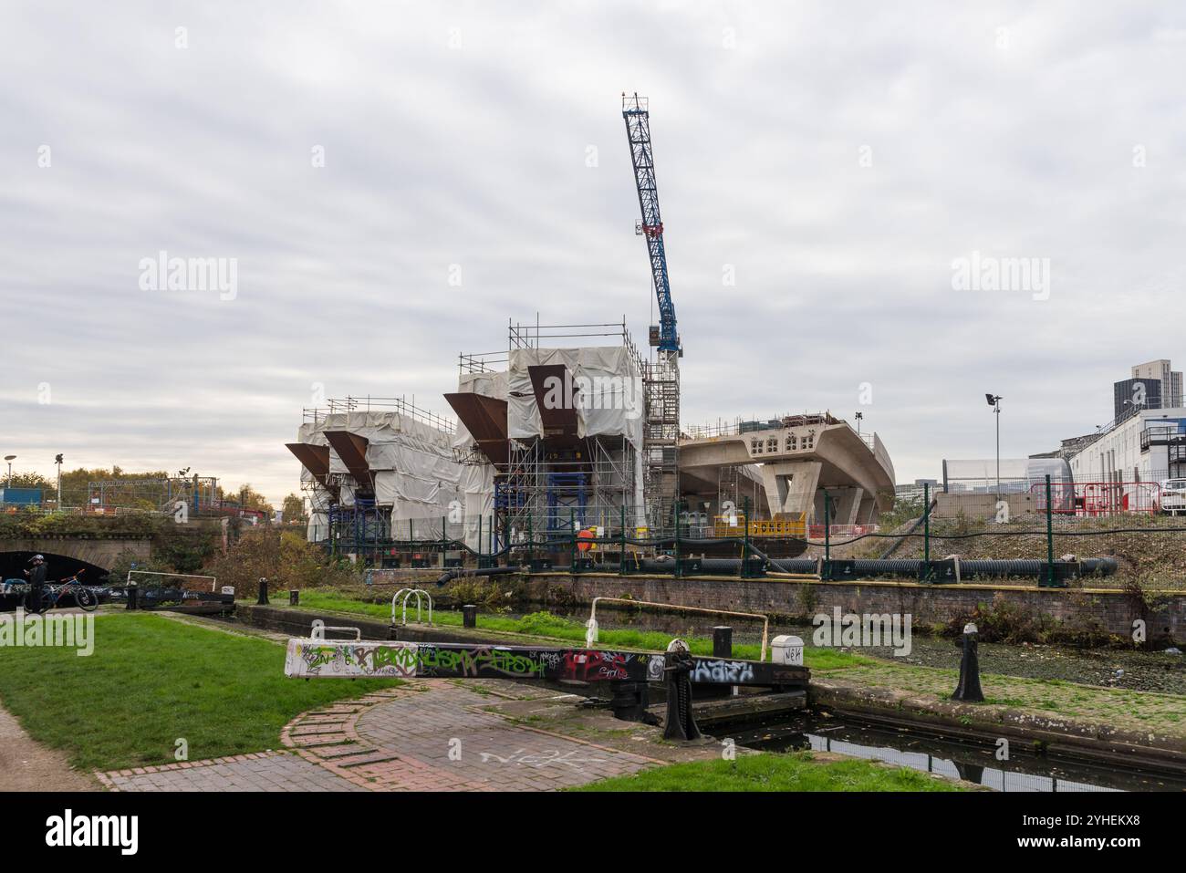 Hs2 elevated track hi-res stock photography and images - Alamy
