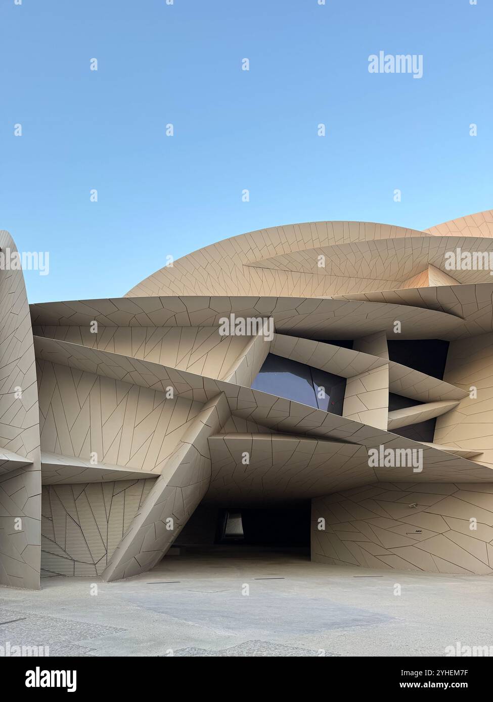 National museum of Qatar : "the desert rose museum" inaugurated in 2018 ...
