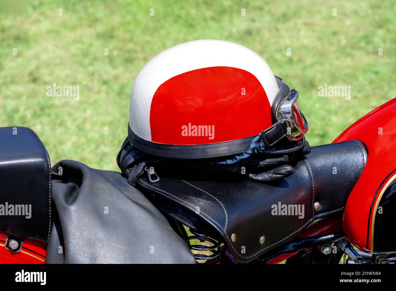 Vintage motorcycle helmet hi-res stock photography and images - Alamy