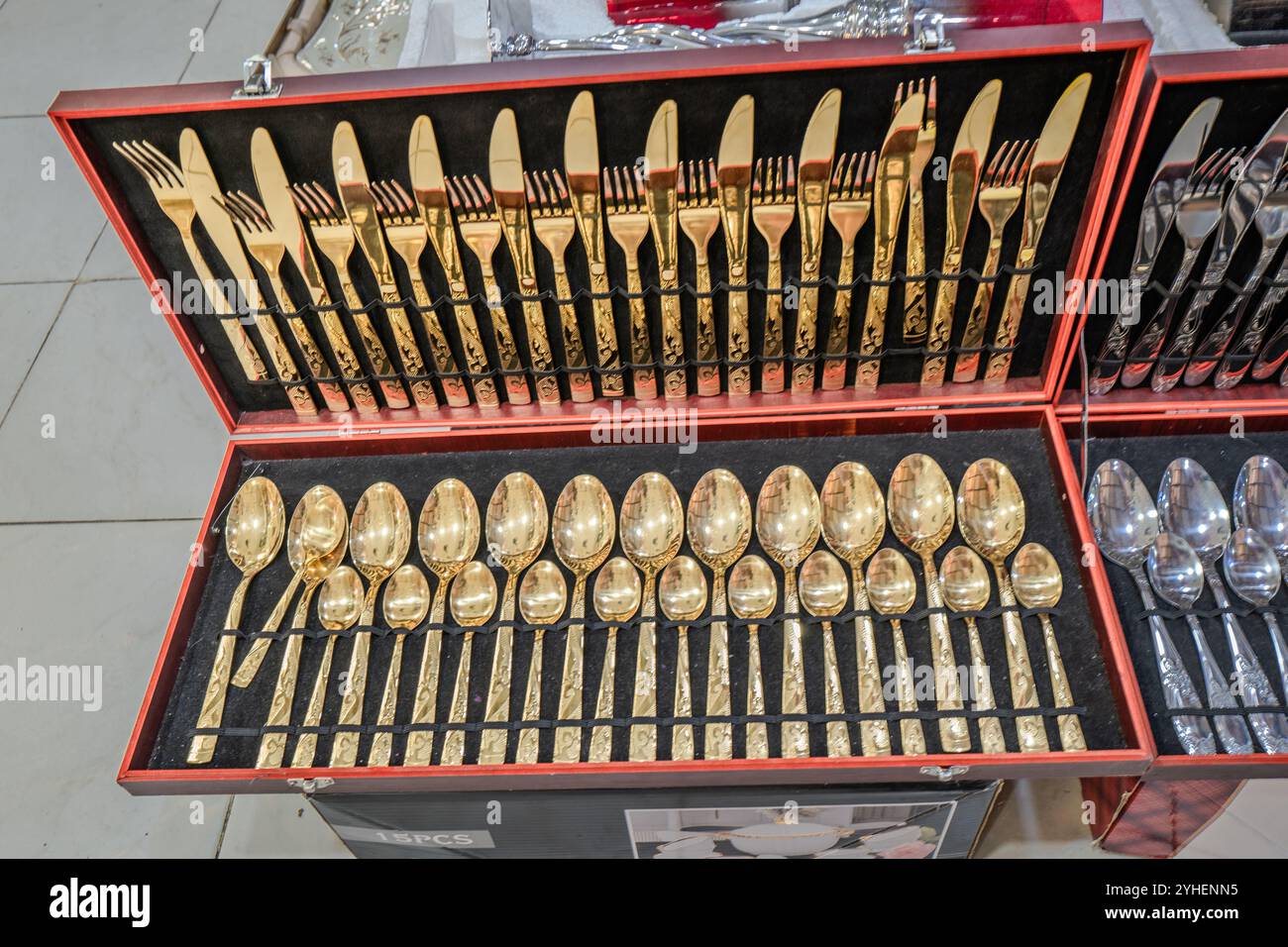 cutlery set made of gold Stock Photo - Alamy