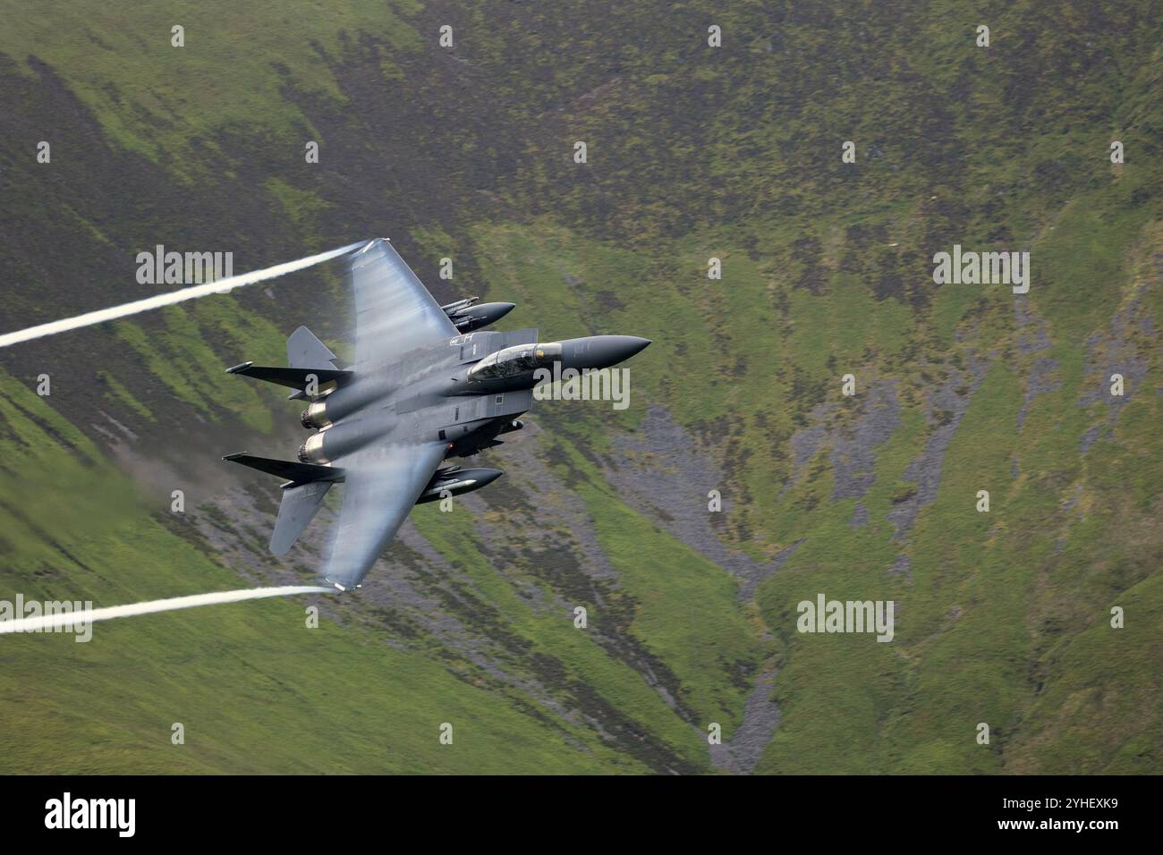USAF F-15 out of RAF Lakenheath flying The Mach Loop Wales ,The Mach ...