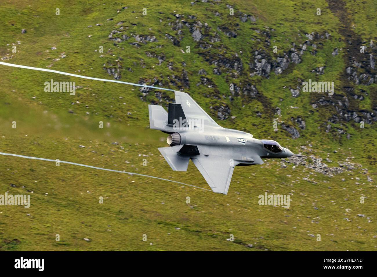 USAF F-35 out of RAF Lakenheath flying The Mach Loop Wales ,The Mach ...