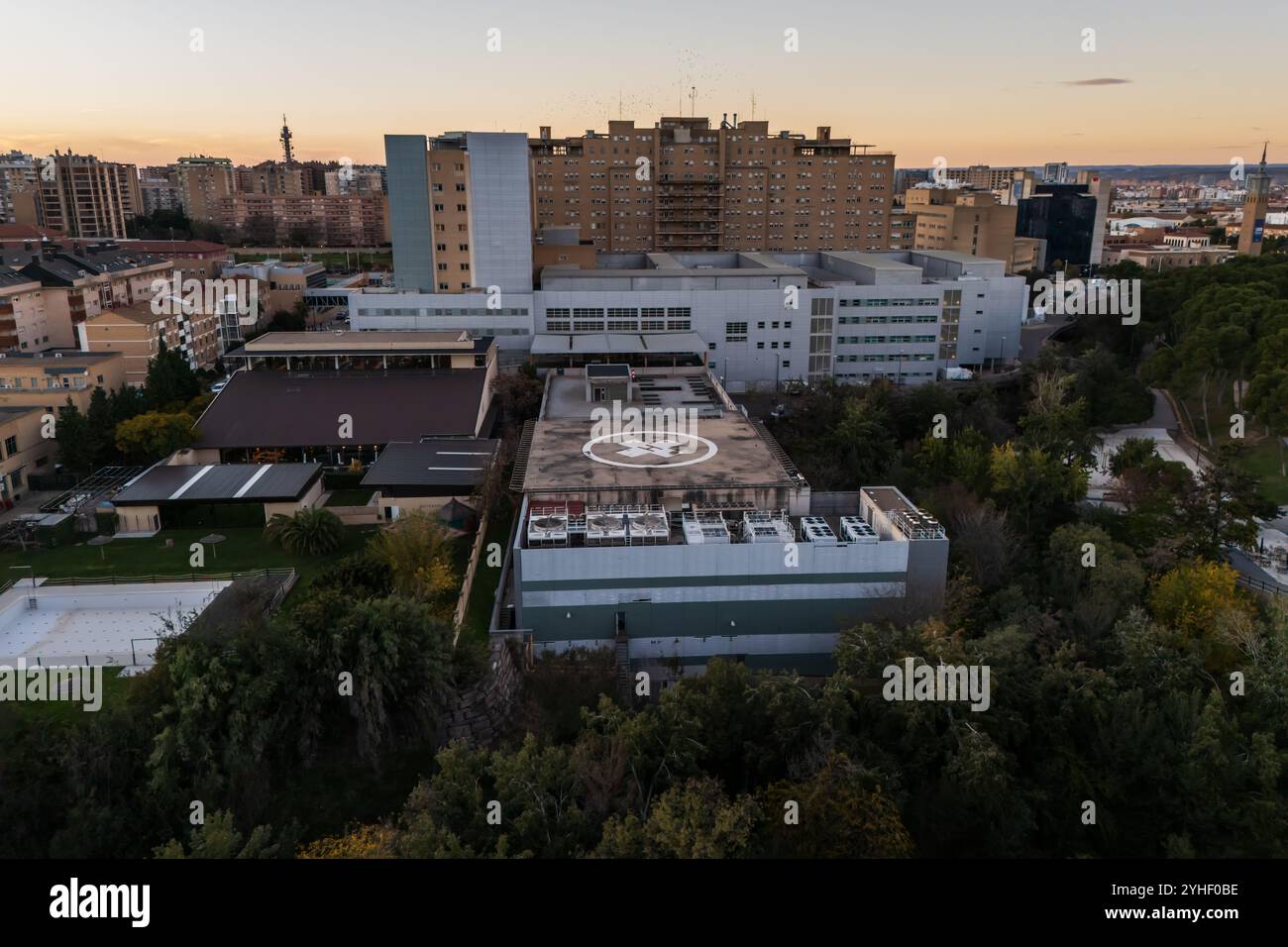 Rooftop helicopter landing pad helipad hi-res stock photography and ...