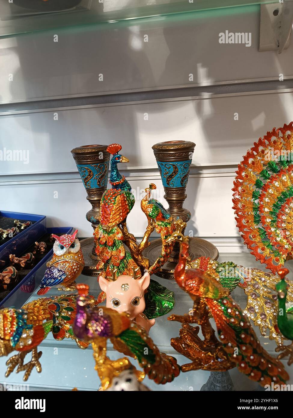 Retro souvenirs hi-res stock photography and images - Alamy