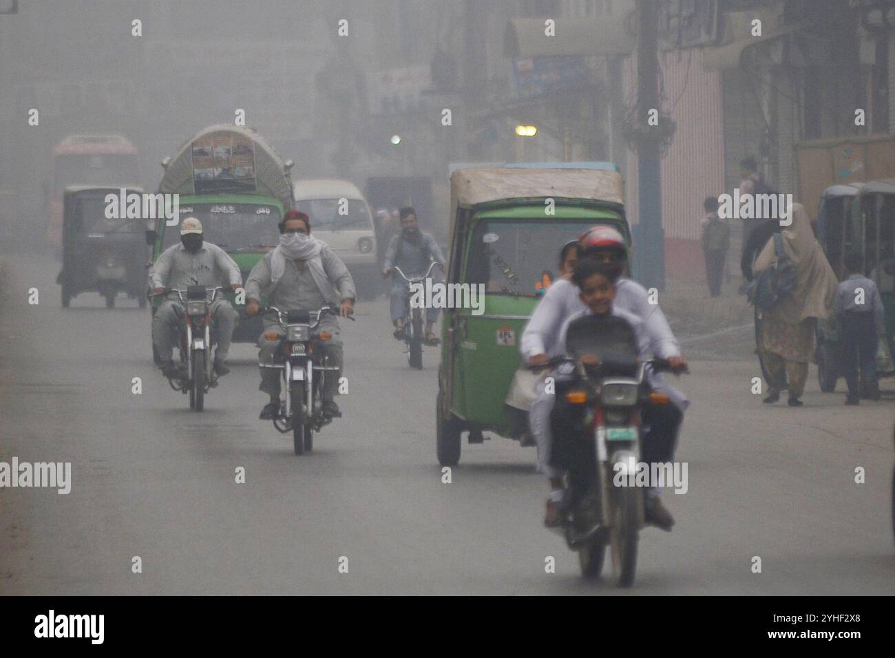 Peshawar, Peshawar, Pakistan. 11th Nov, 2024. Lahore, Multan, Peshawar most polluted cities in ...