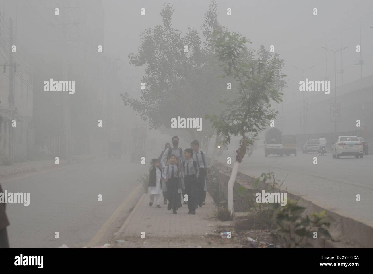 Peshawar, Peshawar, Pakistan. 11th Nov, 2024. Lahore, Multan, Peshawar most polluted cities in ...