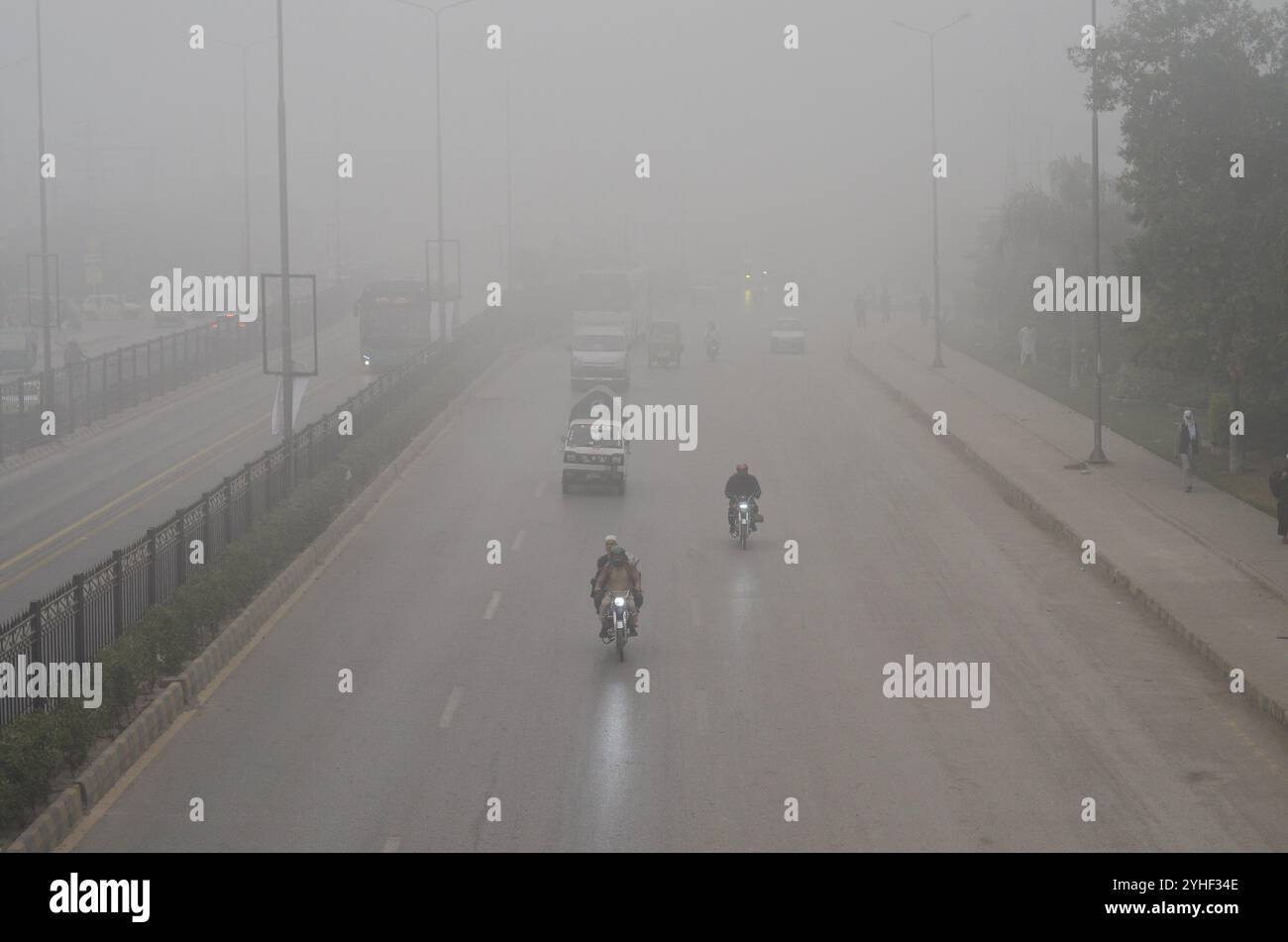 Peshawar, Peshawar, Pakistan. 11th Nov, 2024. Lahore, Multan, Peshawar most polluted cities in ...