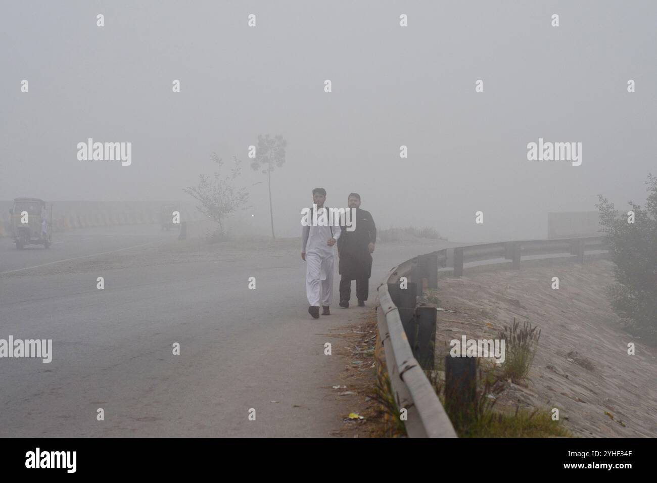 November 11, 2024, Peshawar, Peshawar, Pakistan: Lahore, Multan, Peshawar most polluted cities ...