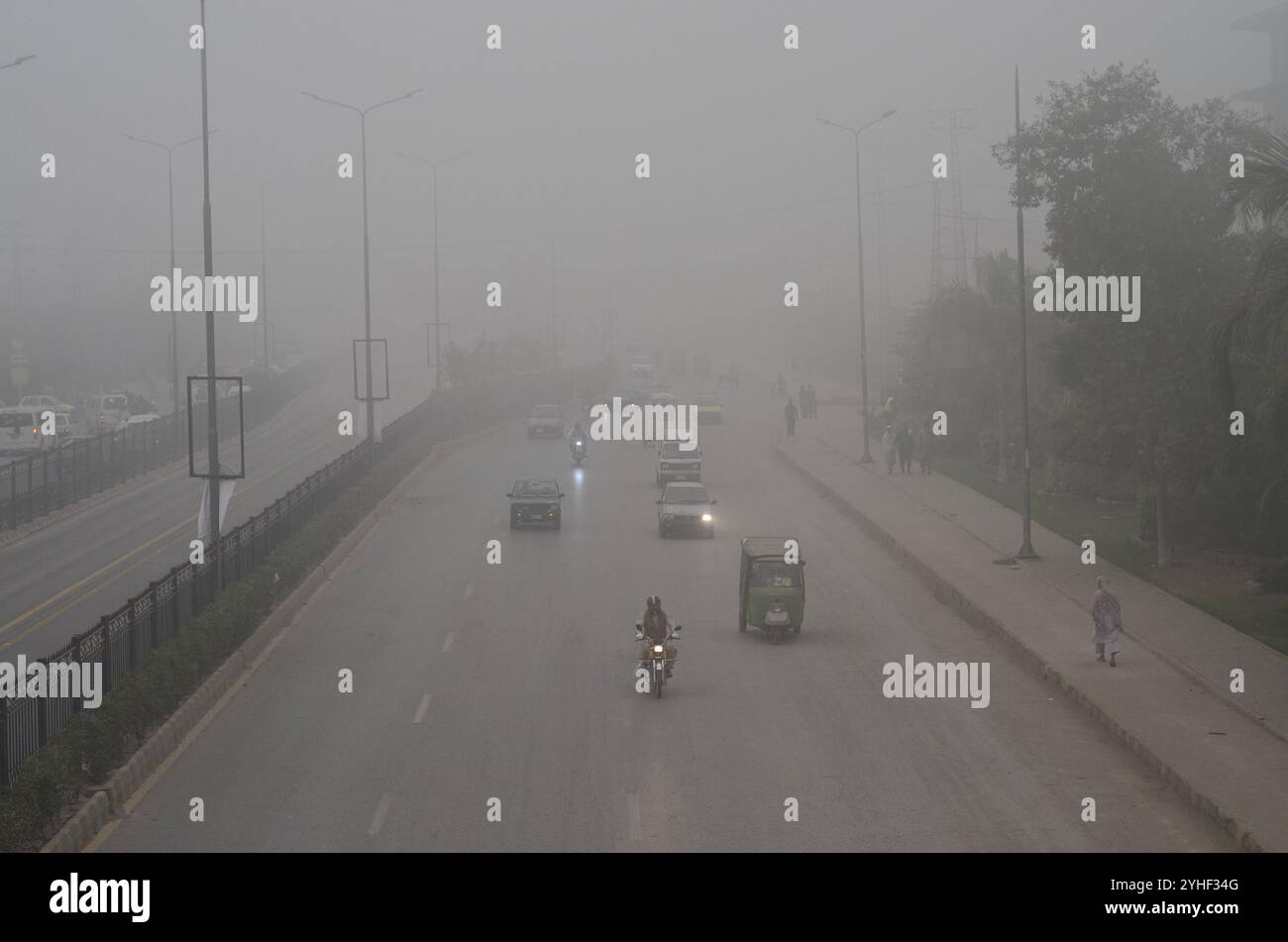 Peshawar, Peshawar, Pakistan. 11th Nov, 2024. Lahore, Multan, Peshawar most polluted cities in ...