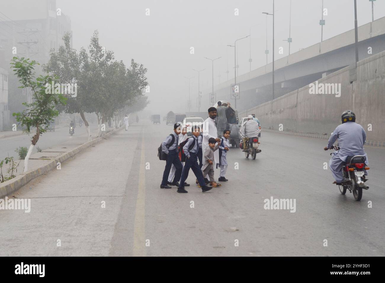 Peshawar, Peshawar, Pakistan. 11th Nov, 2024. Lahore, Multan, Peshawar most polluted cities in ...