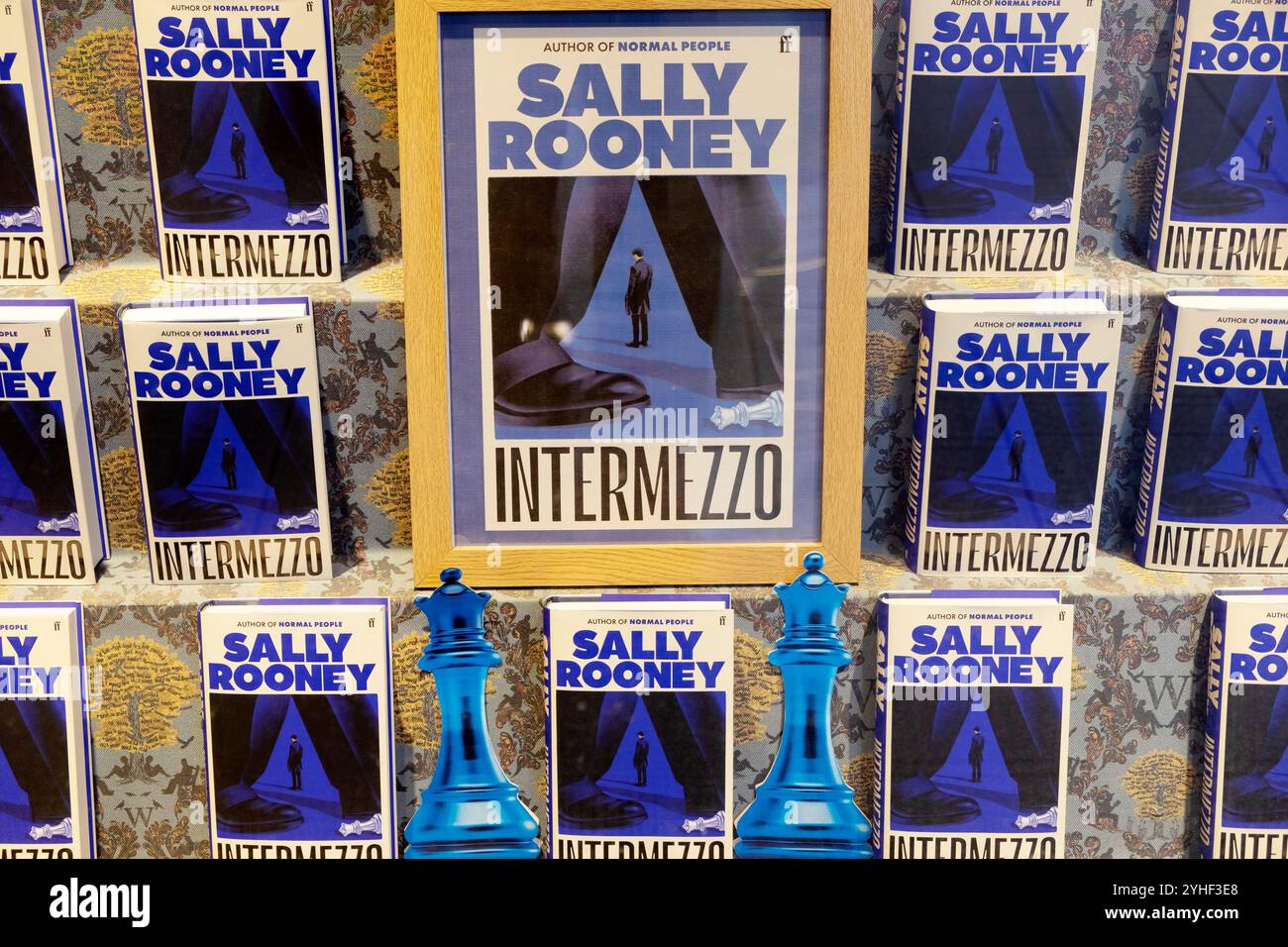 Front cover covers of Irish woman author Sally Rooney book Intermezzo ...