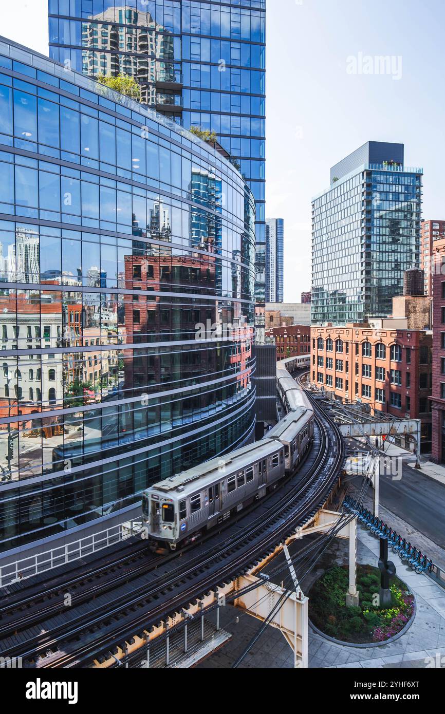Train on elevated tracks within buildings at the Loop, Chicago City ...