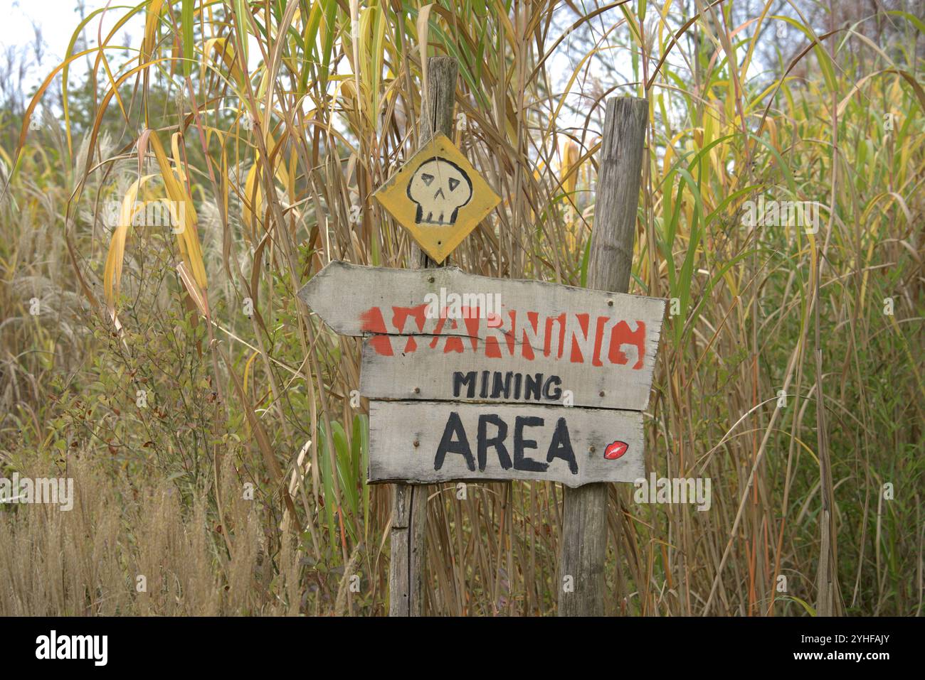 Desert hiking warning sign hi-res stock photography and images - Alamy