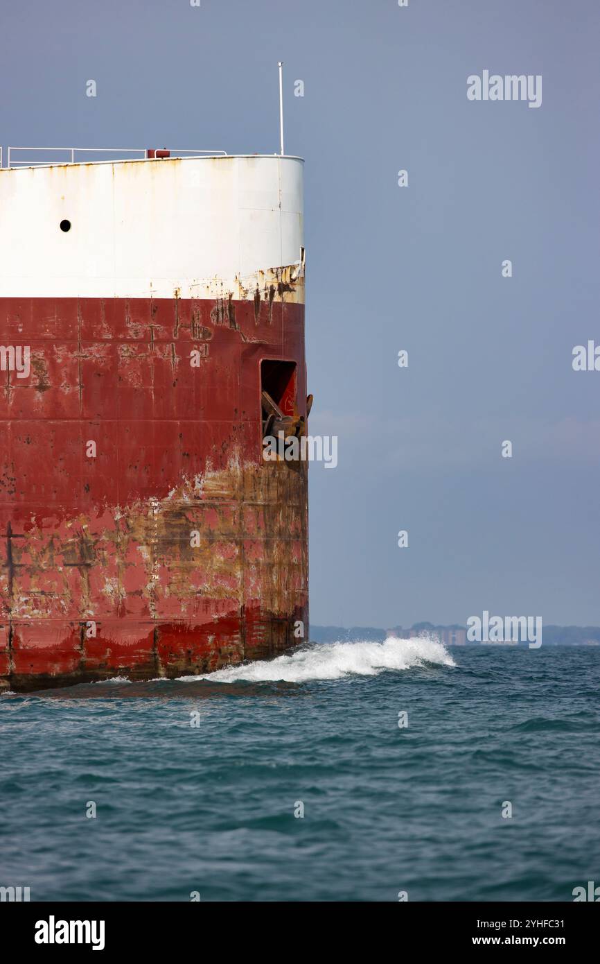 Cargo ship vertical hi-res stock photography and images - Alamy