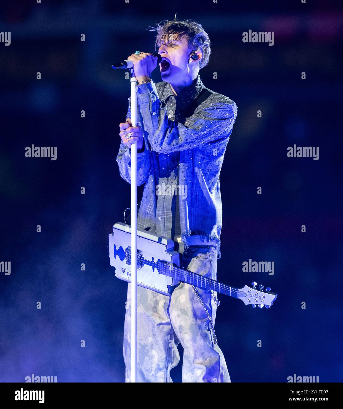 Machine gun kelly singer hi-res stock photography and images - Alamy
