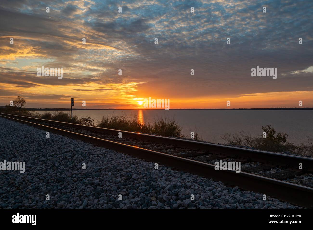 Railroad tracks sunrise hi-res stock photography and images - Alamy