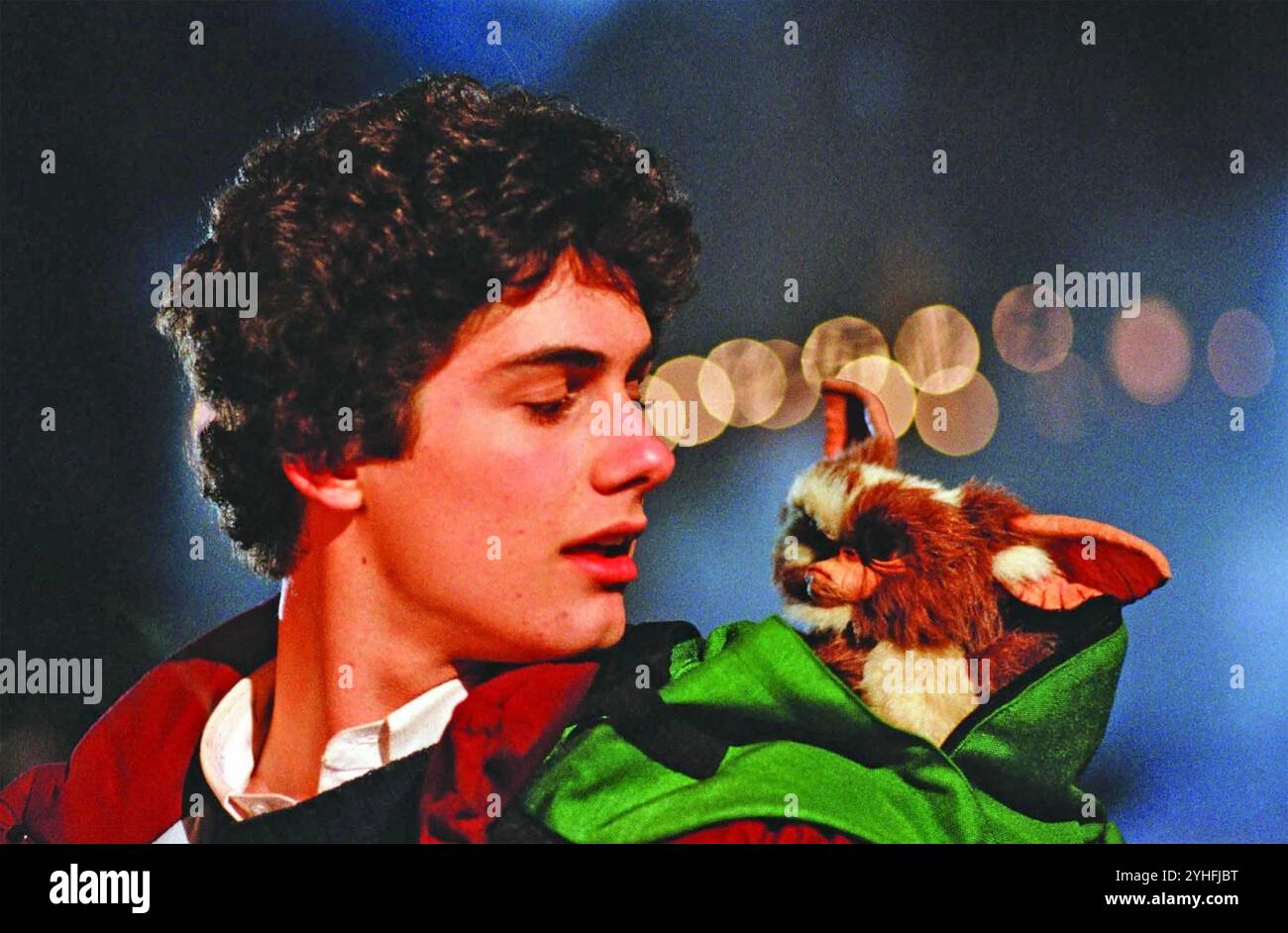 GREMLINS 1984 Warner Bros. film with Zach Galligan as Billy Peltzer Stock Photo - Alamy