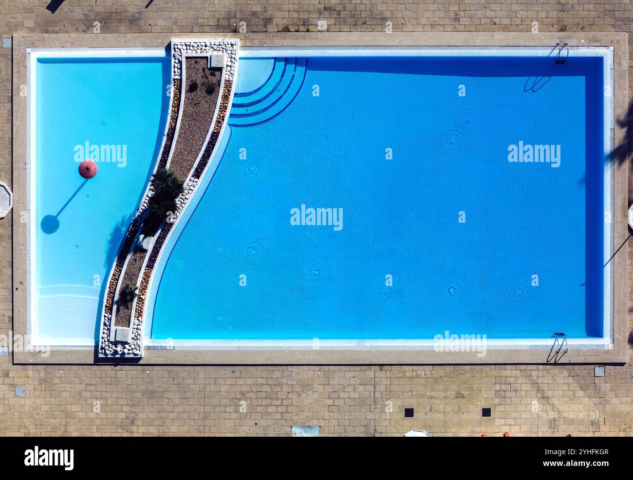Curved swimming pool hi-res stock photography and images - Alamy