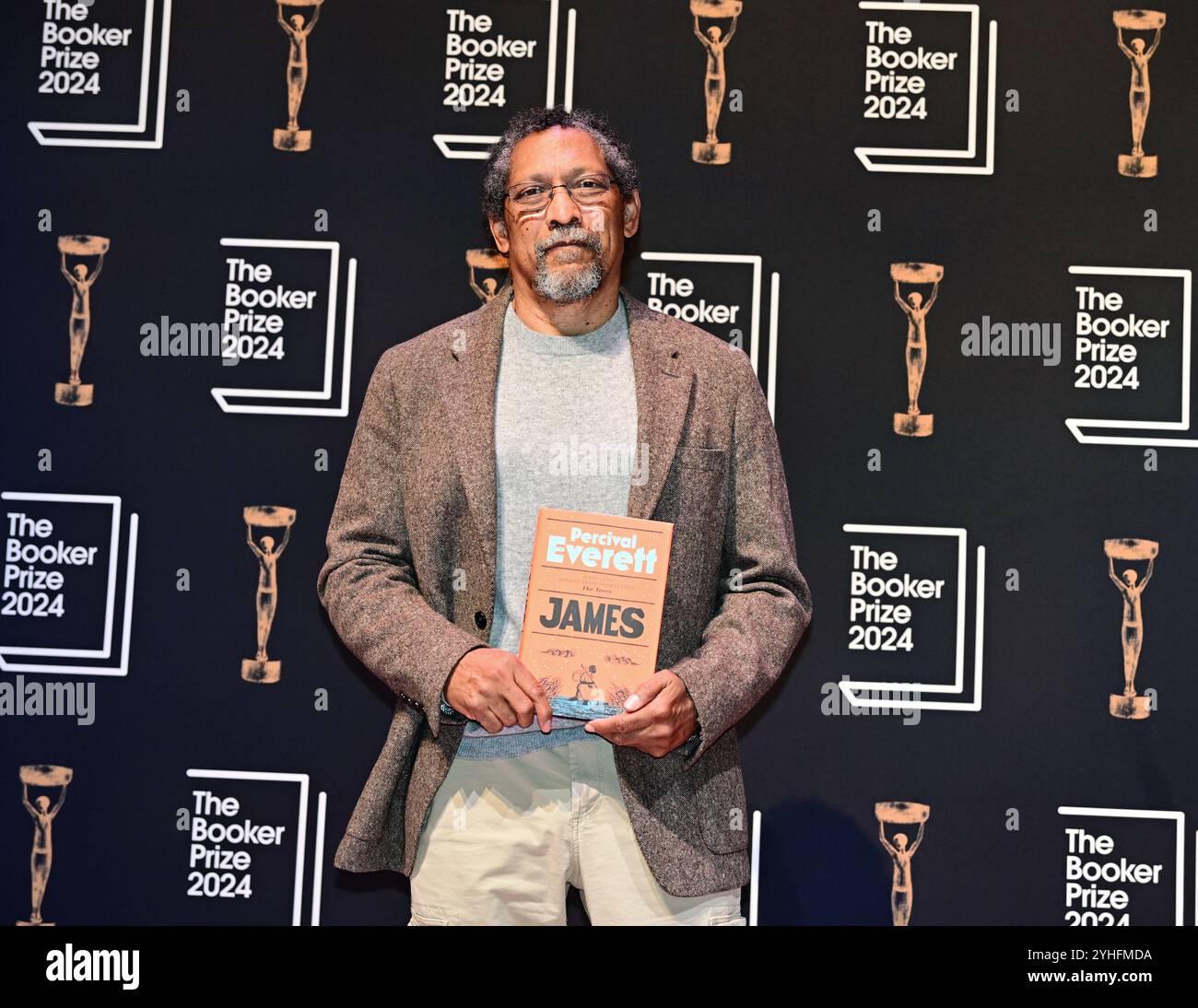 James everett hi-res stock photography and images - Alamy