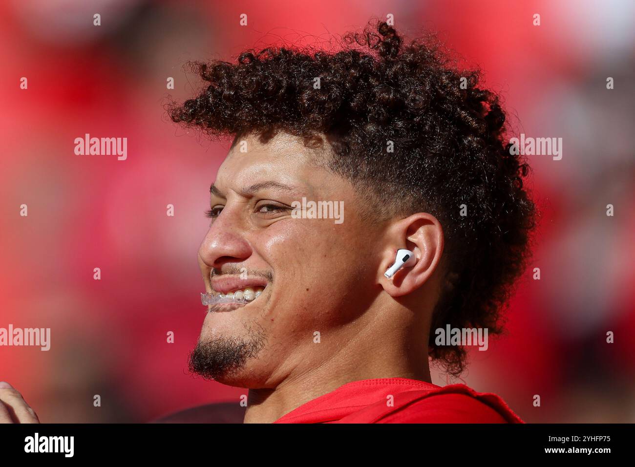 Kansas City, MO, USA. 10th Nov, 2024. Kansas City Chiefs quarterback ...