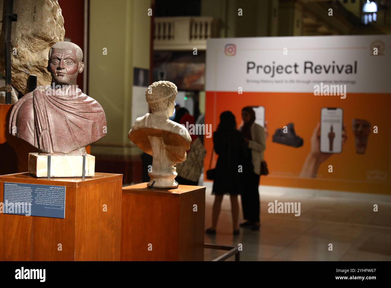 (241111) -- CAIRO, Nov. 11, 2024 (Xinhua) -- People are seen during the ...