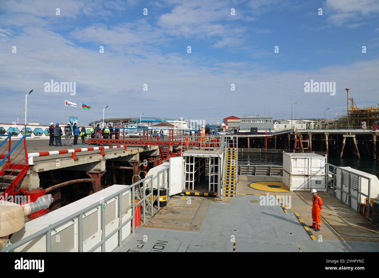 Socar oil rig caspian sea hi-res stock photography and images - Alamy