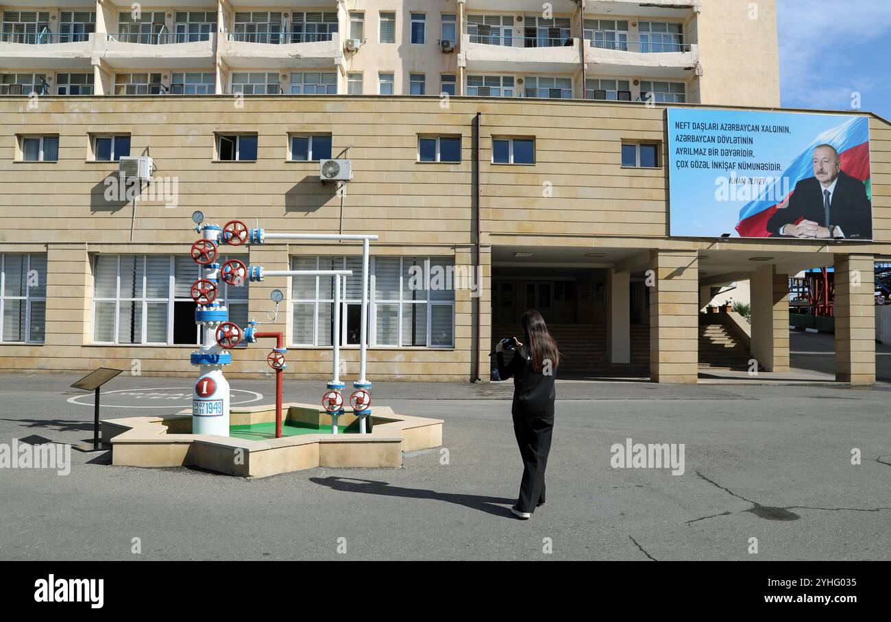 Socar oil rig caspian sea hi-res stock photography and images - Alamy