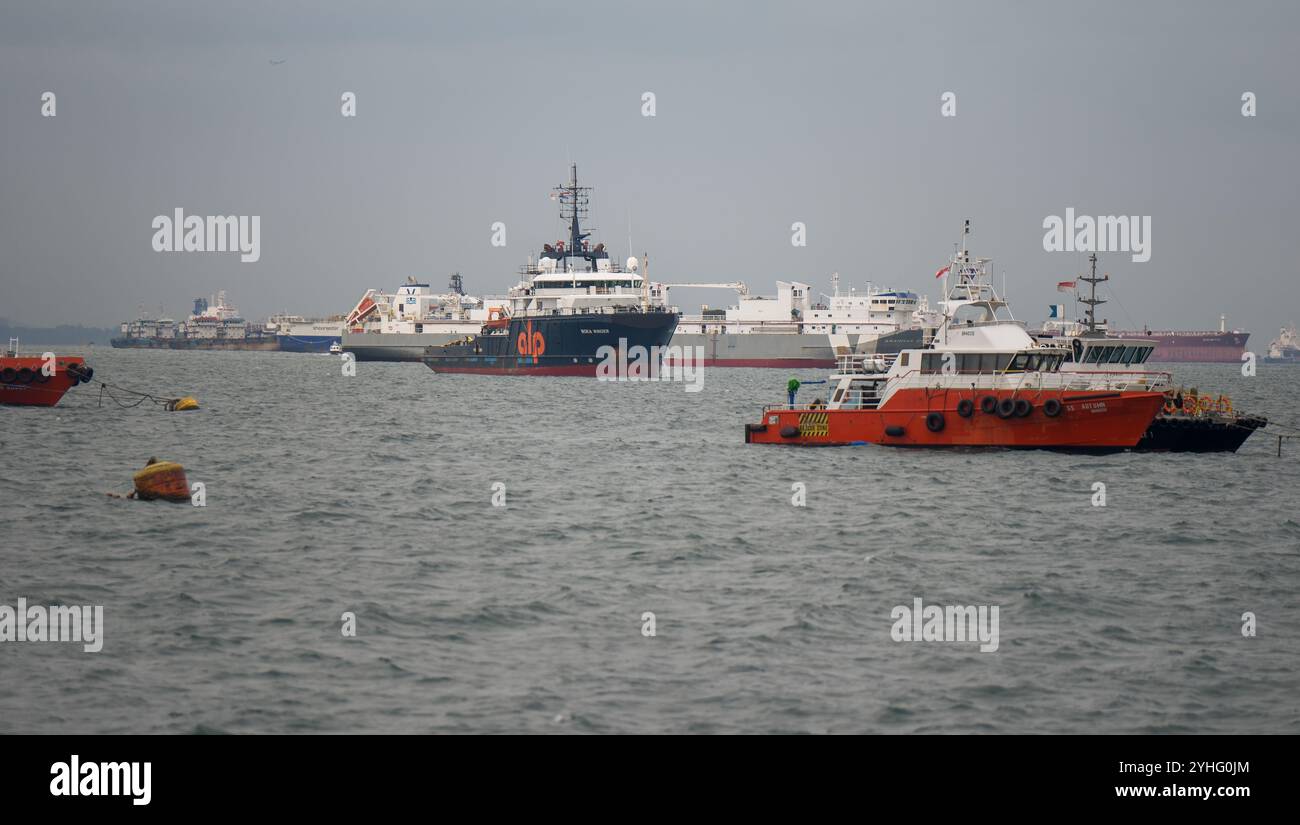 Anchor handling vessel hi-res stock photography and images - Alamy